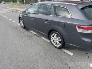 Grey Toyota Avensis 2009 in Riga, with an engine capacity of 2.20 L and mileage of 301 thousand km for 3500 €, photo 8 on AUTOMOTO.COM.LV