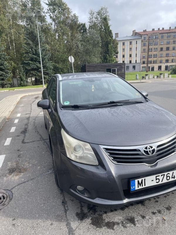 Toyota Avensis 2009 in Riga on AUTOMOTO.COM.LV Grey Toyota Avensis 2009 in Riga, with an engine capacity of 2.20 L and mileage of 301 thousand km for 3350 €, photo 9 on AUTOMOTO.COM.LV