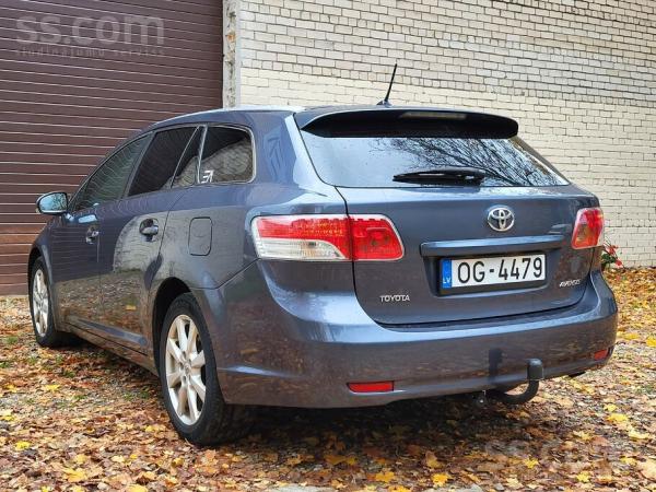 Тойота Авенсис 2009 в Рига на AUTOMOTO.COM.LV Серый Тойота Авенсис 2009 в Рига, объемом двигателя 2.20 л и пробегом 380 тыс. км за 2200 €, фото 4 на AUTOMOTO.COM.LV
