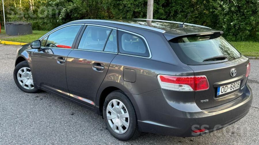 Pelēks Toyota Avensis 2010 Rēzekne, ar dzinēja tilpumu 2.00 L un nobraukumu 249 tūkst. km par 4600 €, foto 3 vietnē AUTOMOTO.COM.LV