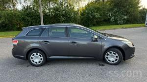Pelēks Toyota Avensis 2010 Rēzekne, ar dzinēja tilpumu 2.00 L un nobraukumu 249 tūkst. km par 4600 €, foto 5 vietnē AUTOMOTO.COM.LV