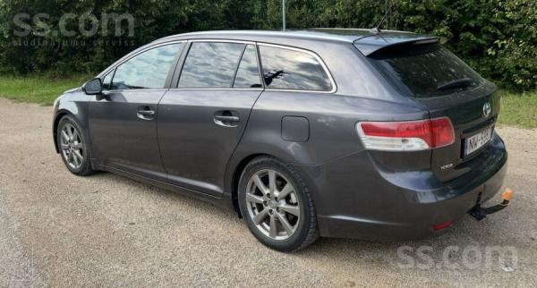 Pelēks Toyota Avensis 2010 Ludza, ar dzinēja tilpumu 2.20 L un nobraukumu 311 tūkst. km par 4500 €, foto 2 vietnē AUTOMOTO.COM.LV
