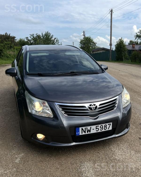 Pelēks Toyota Avensis 2010 Ludza, ar dzinēja tilpumu 2.20 L un nobraukumu 311 tūkst. km par 4500 €, foto 4 vietnē AUTOMOTO.COM.LV