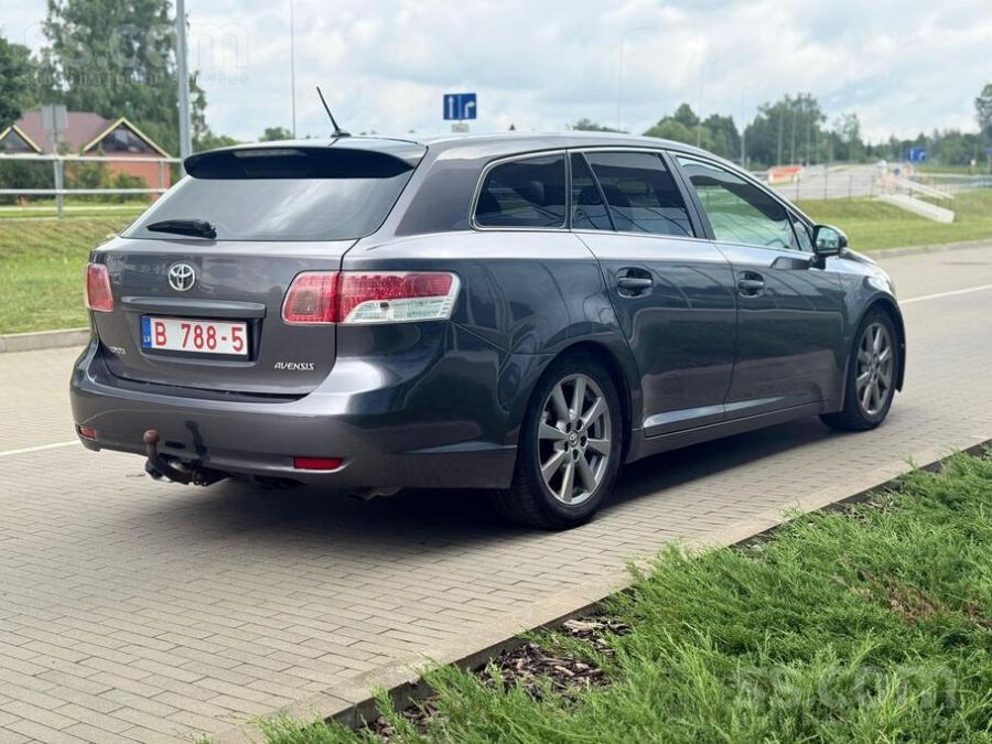 Pelēks Toyota Avensis 2010 Rēzekne, ar dzinēja tilpumu 2.20 L un nobraukumu 0 tūkst. km par 4950 €, foto 4 vietnē AUTOMOTO.COM.LV