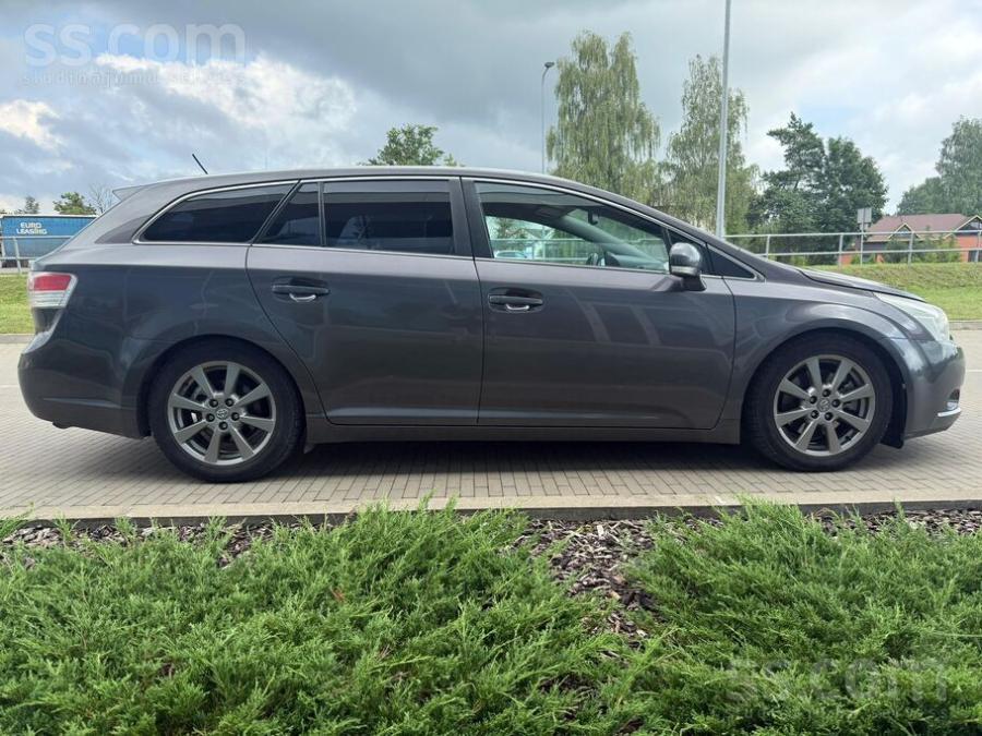 Pelēks Toyota Avensis 2010 Rēzekne, ar dzinēja tilpumu 2.20 L un nobraukumu 0 tūkst. km par 4950 €, foto 7 vietnē AUTOMOTO.COM.LV