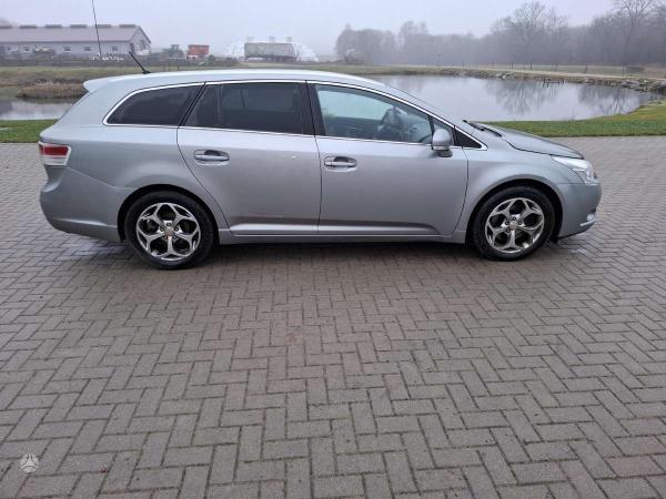Pelēks Toyota Avensis 2010 Telšiai, ar dzinēja tilpumu 2.23 L un nobraukumu 278 tūkst. km par 2850 €, foto 1 vietnē AUTOMOTO.COM.LV