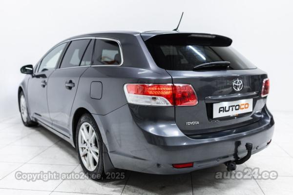 Pelēks Toyota Avensis 2010 Tallina, ar dzinēja tilpumu 2.00 L un nobraukumu 243 tūkst. km par 4999 €, foto 5 vietnē AUTOMOTO.COM.LV