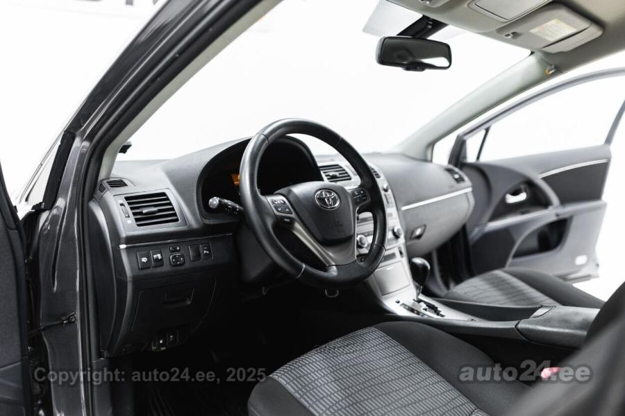 Pelēks Toyota Avensis 2010 Tallina, ar dzinēja tilpumu 2.00 L un nobraukumu 243 tūkst. km par 4999 €, foto 18 vietnē AUTOMOTO.COM.LV