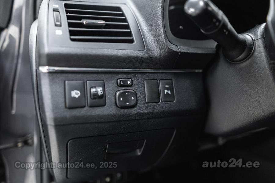 Pelēks Toyota Avensis 2010 Tallina, ar dzinēja tilpumu 2.00 L un nobraukumu 243 tūkst. km par 4999 €, foto 22 vietnē AUTOMOTO.COM.LV