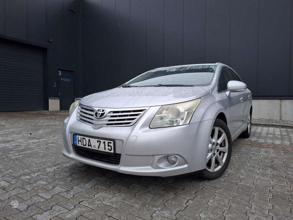 Grey Toyota Avensis 2010 in Vilnius, with an engine capacity of 2.23 L and mileage of 323 thousand km for 3500 €, photo 1 on AUTOMOTO.COM.LV