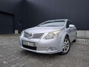Pelēks Toyota Avensis 2010 Viļņa, ar dzinēja tilpumu 2.23 L un nobraukumu 323 tūkst. km par 3500 €, foto  vietnē AUTOMOTO.COM.LV