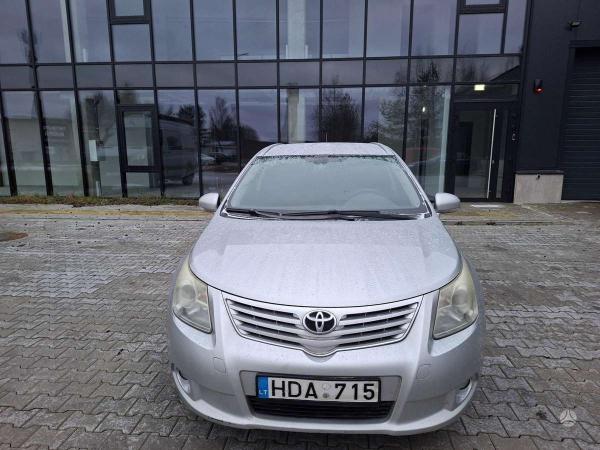 Grey Toyota Avensis 2010 in Vilnius, with an engine capacity of 2.23 L and mileage of 323 thousand km for 3500 €, photo 2 on AUTOMOTO.COM.LV