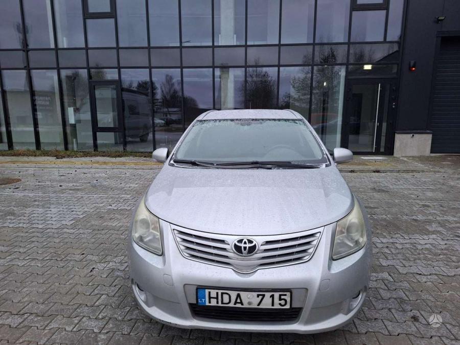 Pelēks Toyota Avensis 2010 Viļņa, ar dzinēja tilpumu 2.23 L un nobraukumu 323 tūkst. km par 3500 €, foto 2 vietnē AUTOMOTO.COM.LV
