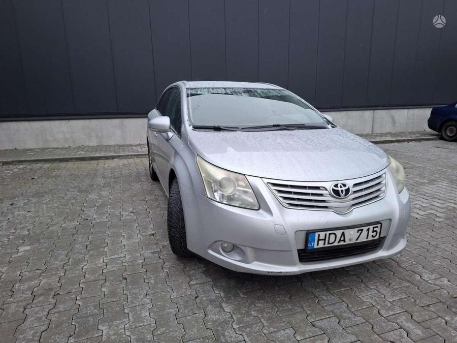 Pelēks Toyota Avensis 2010 Viļņa, ar dzinēja tilpumu 2.23 L un nobraukumu 323 tūkst. km par 3500 €, foto 3 vietnē AUTOMOTO.COM.LV