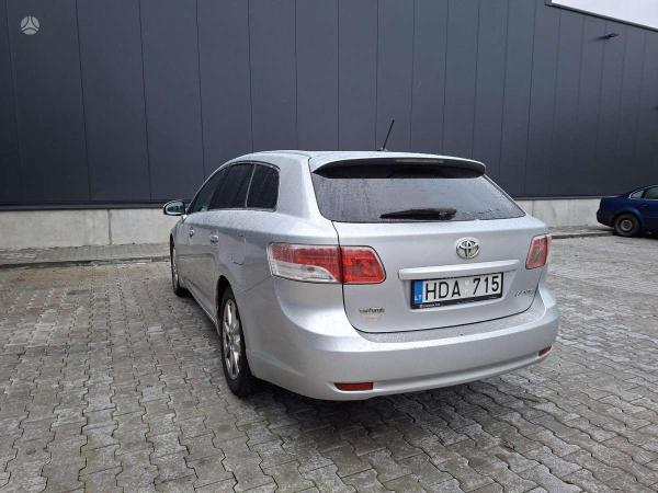 Grey Toyota Avensis 2010 in Vilnius, with an engine capacity of 2.23 L and mileage of 323 thousand km for 3500 €, photo 5 on AUTOMOTO.COM.LV
