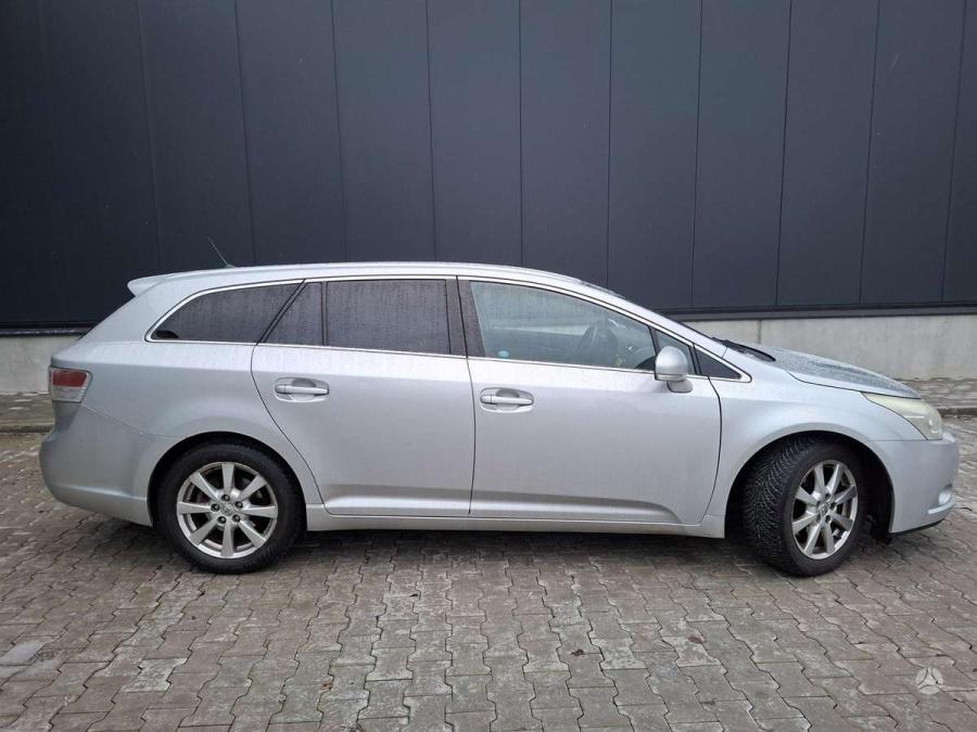 Pelēks Toyota Avensis 2010 Viļņa, ar dzinēja tilpumu 2.23 L un nobraukumu 323 tūkst. km par 3500 €, foto 8 vietnē AUTOMOTO.COM.LV