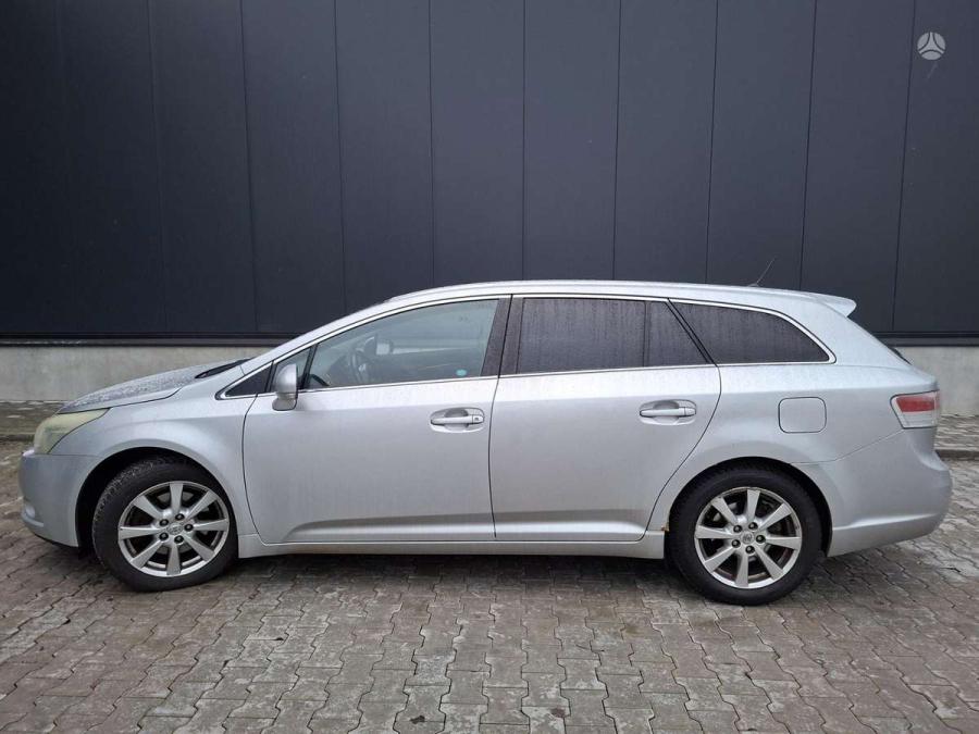 Pelēks Toyota Avensis 2010 Viļņa, ar dzinēja tilpumu 2.23 L un nobraukumu 323 tūkst. km par 3500 €, foto 9 vietnē AUTOMOTO.COM.LV