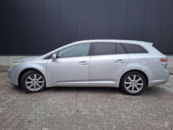Grey Toyota Avensis 2010 in Vilnius, with an engine capacity of 2.23 L and mileage of 323 thousand km for 3500 €, photo 10 on AUTOMOTO.COM.LV
