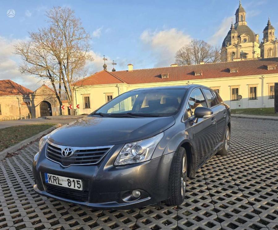 Pelēks Toyota Avensis 2010 Kauņa, ar dzinēja tilpumu 2.00 L un nobraukumu 277 tūkst. km par 3200 €, foto 1 vietnē AUTOMOTO.COM.LV
