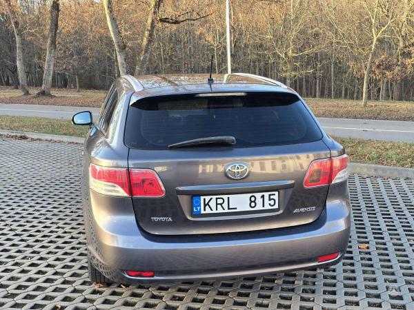 Grey Toyota Avensis 2010 in Kaunas, with an engine capacity of 2.00 L and mileage of 277 thousand km for 3200 €, photo 3 on AUTOMOTO.COM.LV