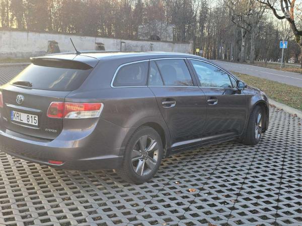 Grey Toyota Avensis 2010 in Kaunas, with an engine capacity of 2.00 L and mileage of 277 thousand km for 3200 €, photo 4 on AUTOMOTO.COM.LV