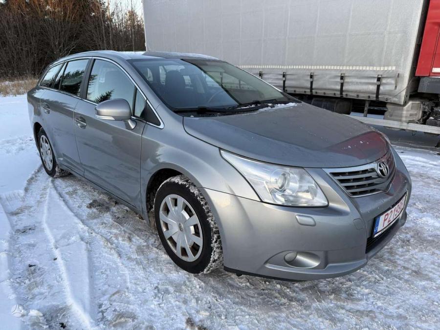 Grey Toyota Avensis 2010 in Vilnius, with an engine capacity of 1.80 L and mileage of 326 thousand km for 4950 €, photo 2 on AUTOMOTO.COM.LV