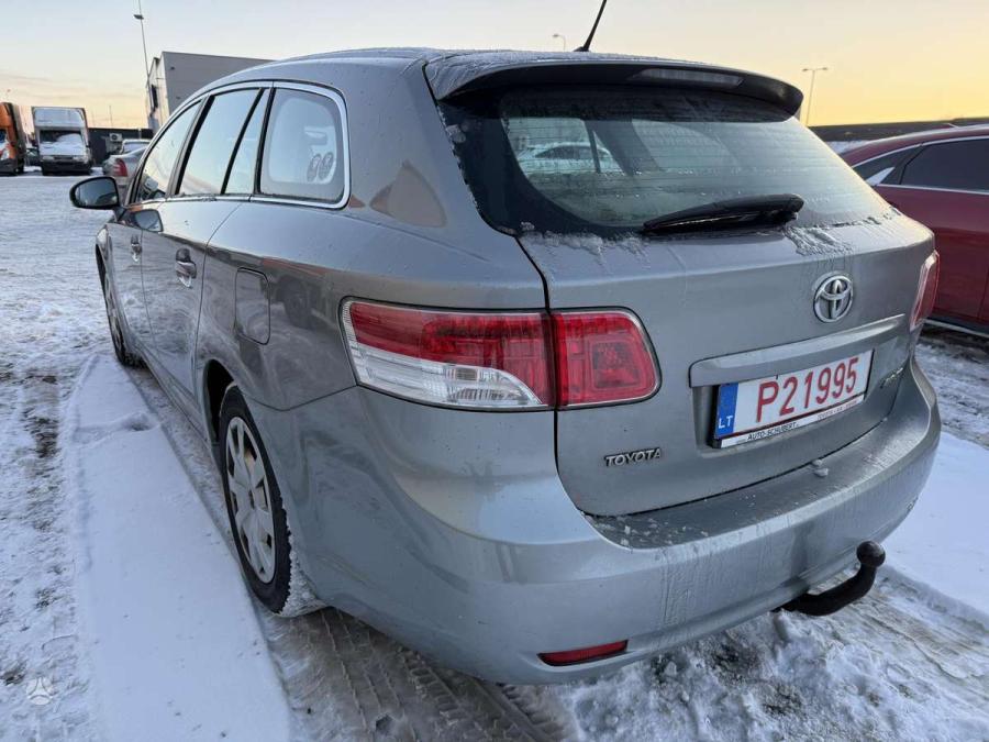Grey Toyota Avensis 2010 in Vilnius, with an engine capacity of 1.80 L and mileage of 326 thousand km for 4950 €, photo 4 on AUTOMOTO.COM.LV