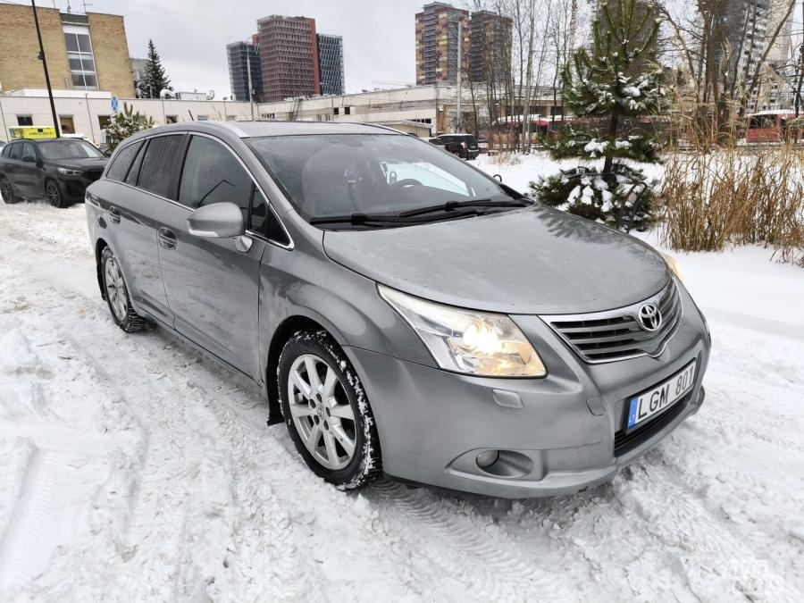 Pelēks Toyota Avensis 2010 Viļņa, ar dzinēja tilpumu 2.20 L un nobraukumu 417 tūkst. km par 1800 €, foto 3 vietnē AUTOMOTO.COM.LV