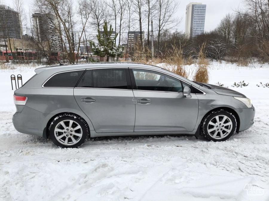Pelēks Toyota Avensis 2010 Viļņa, ar dzinēja tilpumu 2.20 L un nobraukumu 417 tūkst. km par 1800 €, foto 7 vietnē AUTOMOTO.COM.LV
