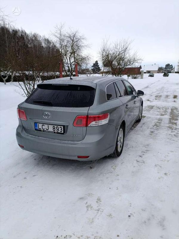 Grey Toyota Avensis 2010 in Panevezys, with an engine capacity of 2.00 L and mileage of 296 thousand km for 3800 €, photo 2 on AUTOMOTO.COM.LV