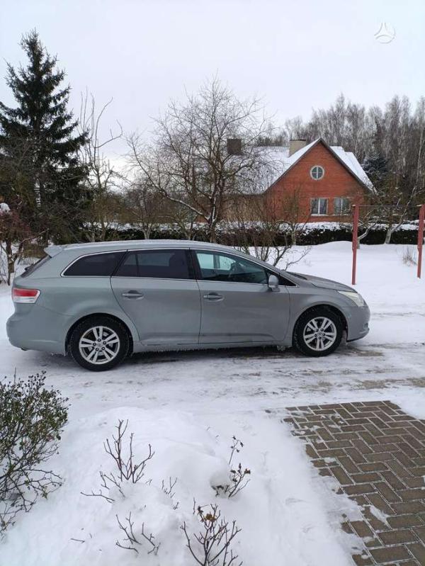 Grey Toyota Avensis 2010 in Panevezys, with an engine capacity of 2.00 L and mileage of 296 thousand km for 3800 €, photo 4 on AUTOMOTO.COM.LV
