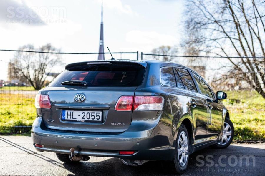 Grey Toyota Avensis 2010 in Riga, with an engine capacity of 2.00 L and mileage of 343 thousand km for 4990 €, photo 7 on AUTOMOTO.COM.LV