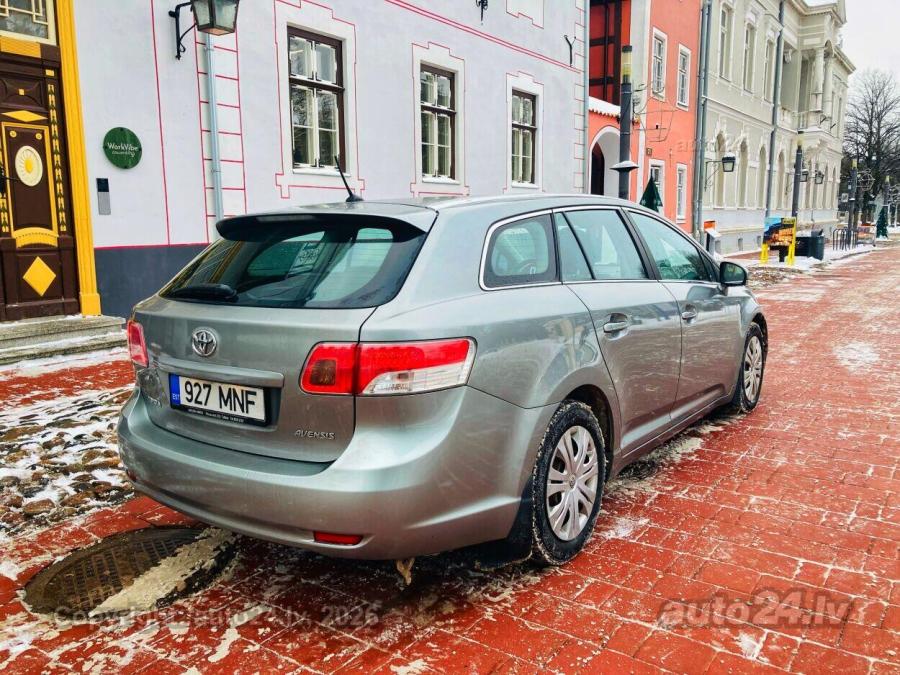 Pelēks Toyota Avensis 2010 Tallina, ar dzinēja tilpumu 1.80 L un nobraukumu 374 tūkst. km par 4500 €, foto 4 vietnē AUTOMOTO.COM.LV
