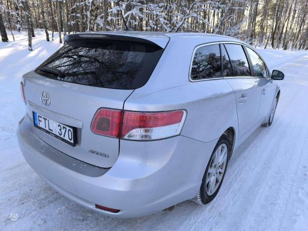 Pelēks Toyota Avensis 2010 Viļņa, ar dzinēja tilpumu 2.20 L un nobraukumu 303 tūkst. km par 3750 €, foto 8 vietnē AUTOMOTO.COM.LV