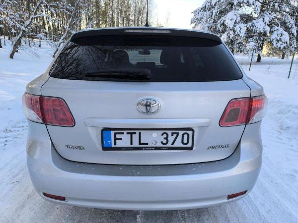 Pelēks Toyota Avensis 2010 Viļņa, ar dzinēja tilpumu 2.20 L un nobraukumu 303 tūkst. km par 3750 €, foto 10 vietnē AUTOMOTO.COM.LV