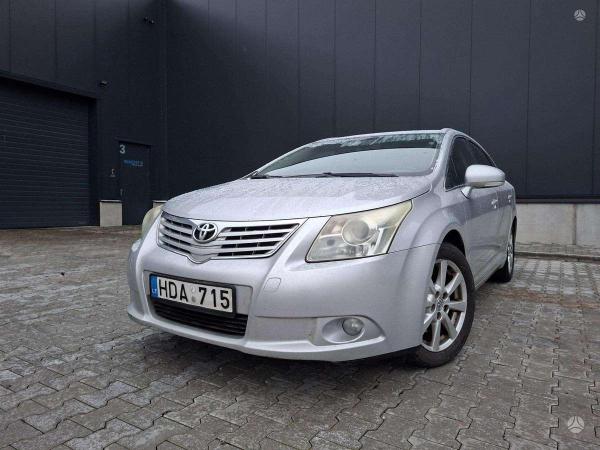 Grey Toyota Avensis 2010 in Vilnius, with an engine capacity of 2.23 L and mileage of 323 thousand km for 3000 €, photo 1 on AUTOMOTO.COM.LV