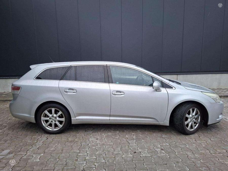 Pelēks Toyota Avensis 2010 Viļņa, ar dzinēja tilpumu 2.23 L un nobraukumu 323 tūkst. km par 3000 €, foto 8 vietnē AUTOMOTO.COM.LV