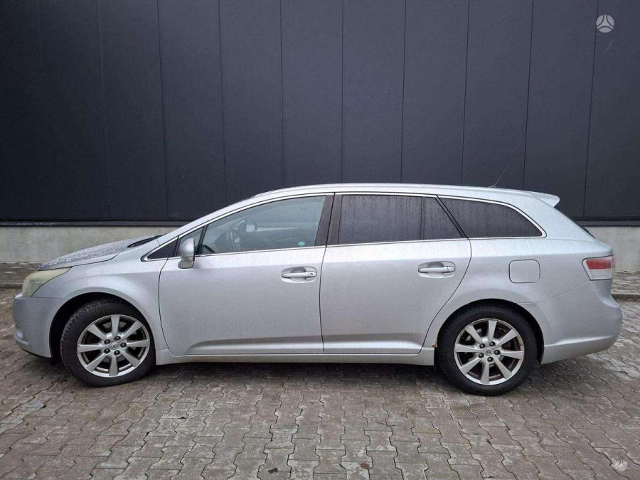 Pelēks Toyota Avensis 2010 Viļņa, ar dzinēja tilpumu 2.23 L un nobraukumu 323 tūkst. km par 3000 €, foto 9 vietnē AUTOMOTO.COM.LV