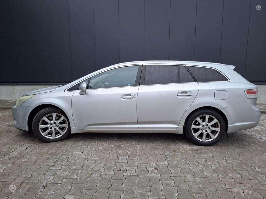 Pelēks Toyota Avensis 2010 Viļņa, ar dzinēja tilpumu 2.23 L un nobraukumu 323 tūkst. km par 3000 €, foto 10 vietnē AUTOMOTO.COM.LV