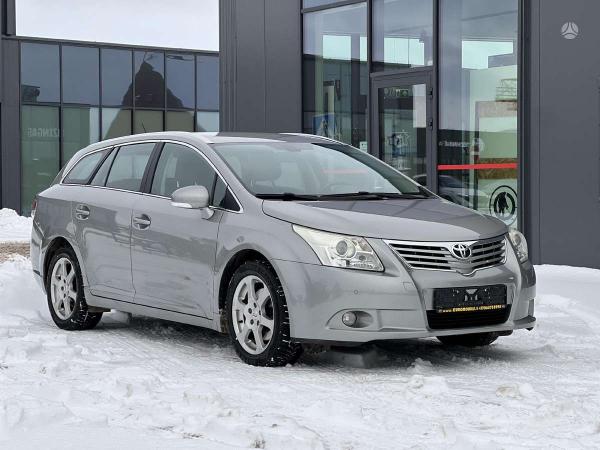 Grey Toyota Avensis 2010 in Siauliai, with an engine capacity of 2.20 L and mileage of 294 thousand km for 4550 €, photo 1 on AUTOMOTO.COM.LV