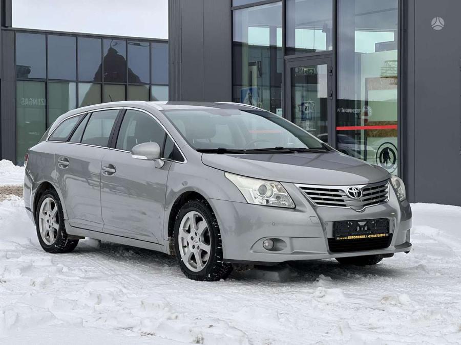 Grey Toyota Avensis 2010 in Siauliai, with an engine capacity of 2.20 L and mileage of 294 thousand km for 4550 €, photo 1 on AUTOMOTO.COM.LV