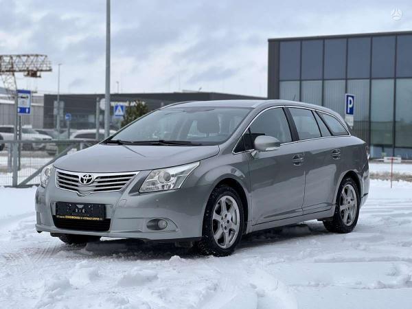 Grey Toyota Avensis 2010 in Siauliai, with an engine capacity of 2.20 L and mileage of 294 thousand km for 4550 €, photo 2 on AUTOMOTO.COM.LV