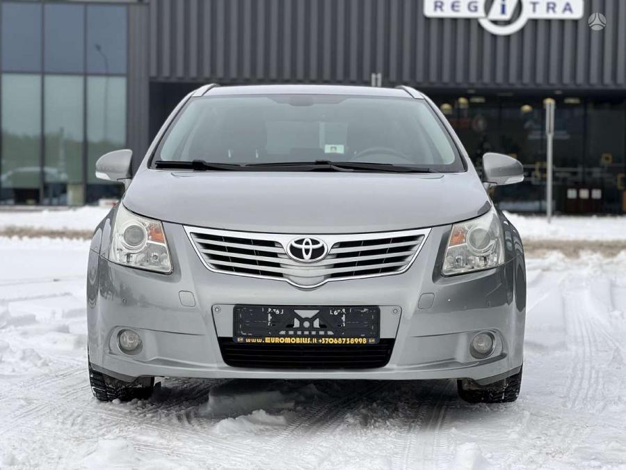 Grey Toyota Avensis 2010 in Siauliai, with an engine capacity of 2.20 L and mileage of 294 thousand km for 4550 €, photo 3 on AUTOMOTO.COM.LV