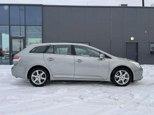 Grey Toyota Avensis 2010 in Siauliai, with an engine capacity of 2.20 L and mileage of 294 thousand km for 4550 €, photo 4 on AUTOMOTO.COM.LV