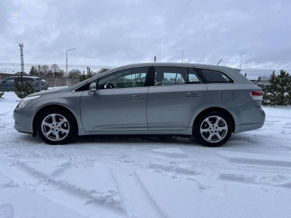 Grey Toyota Avensis 2010 in Siauliai, with an engine capacity of 2.20 L and mileage of 294 thousand km for 4550 €, photo 5 on AUTOMOTO.COM.LV