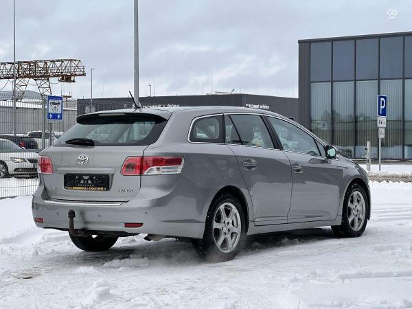 Grey Toyota Avensis 2010 in Siauliai, with an engine capacity of 2.20 L and mileage of 294 thousand km for 4550 €, photo 7 on AUTOMOTO.COM.LV