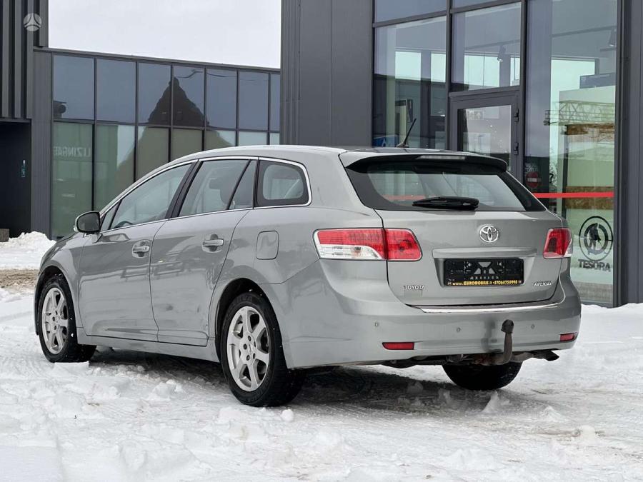 Grey Toyota Avensis 2010 in Siauliai, with an engine capacity of 2.20 L and mileage of 294 thousand km for 4550 €, photo 8 on AUTOMOTO.COM.LV
