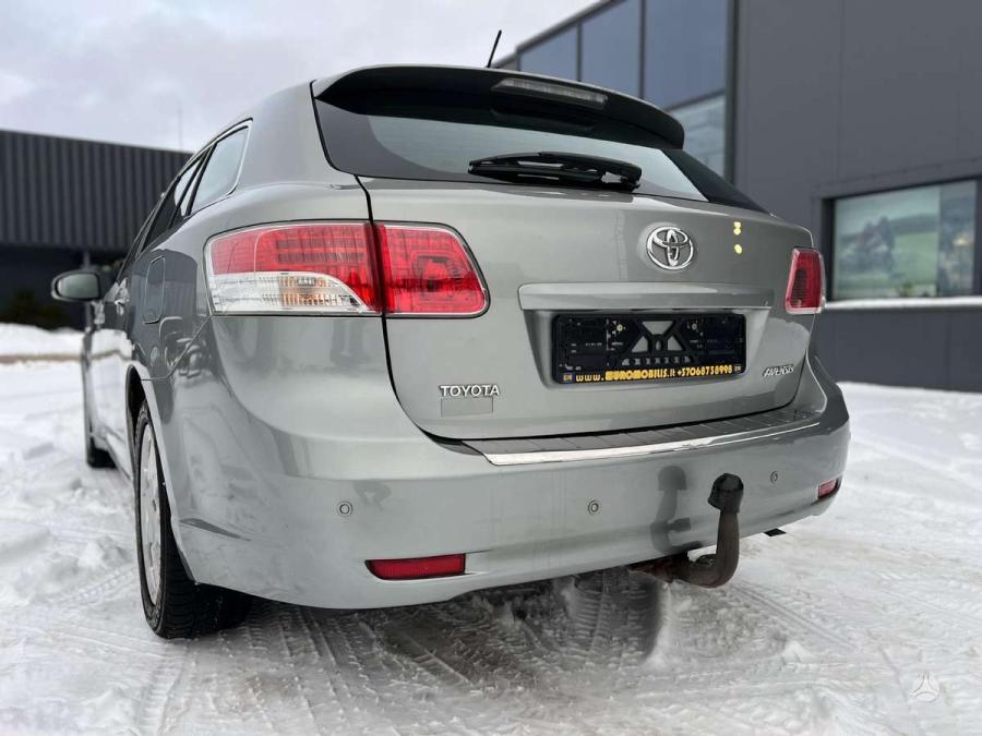 Grey Toyota Avensis 2010 in Siauliai, with an engine capacity of 2.20 L and mileage of 294 thousand km for 4550 €, photo 9 on AUTOMOTO.COM.LV