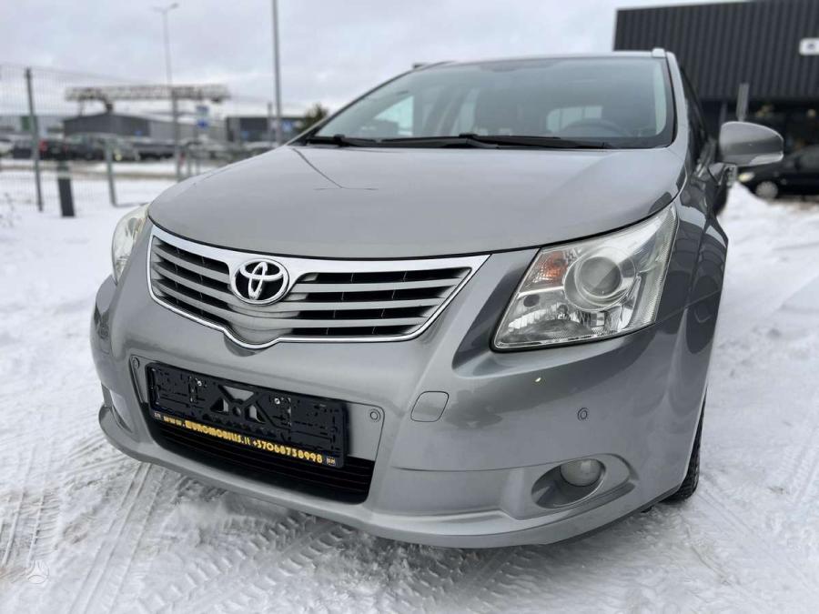Grey Toyota Avensis 2010 in Siauliai, with an engine capacity of 2.20 L and mileage of 294 thousand km for 4550 €, photo 10 on AUTOMOTO.COM.LV