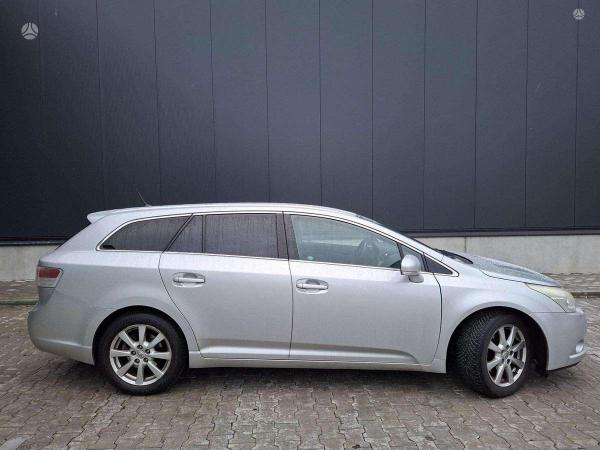 Pelēks Toyota Avensis 2010 Viļņa, ar dzinēja tilpumu 2.23 L un nobraukumu 323 tūkst. km par 2950 €, foto 7 vietnē AUTOMOTO.COM.LV